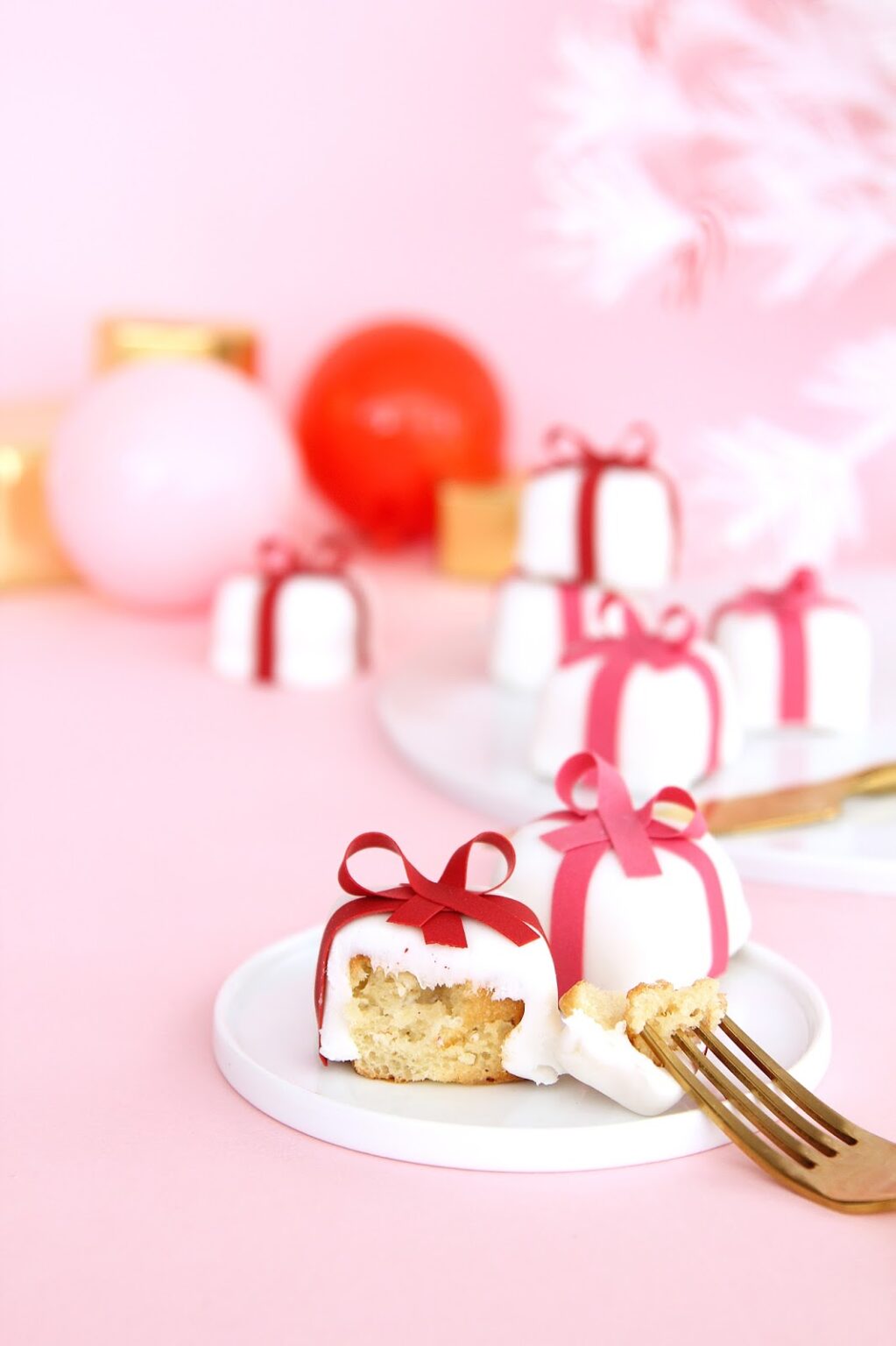 Mini Holiday Present Cakes On A Subtle Revelry – Aww Sam