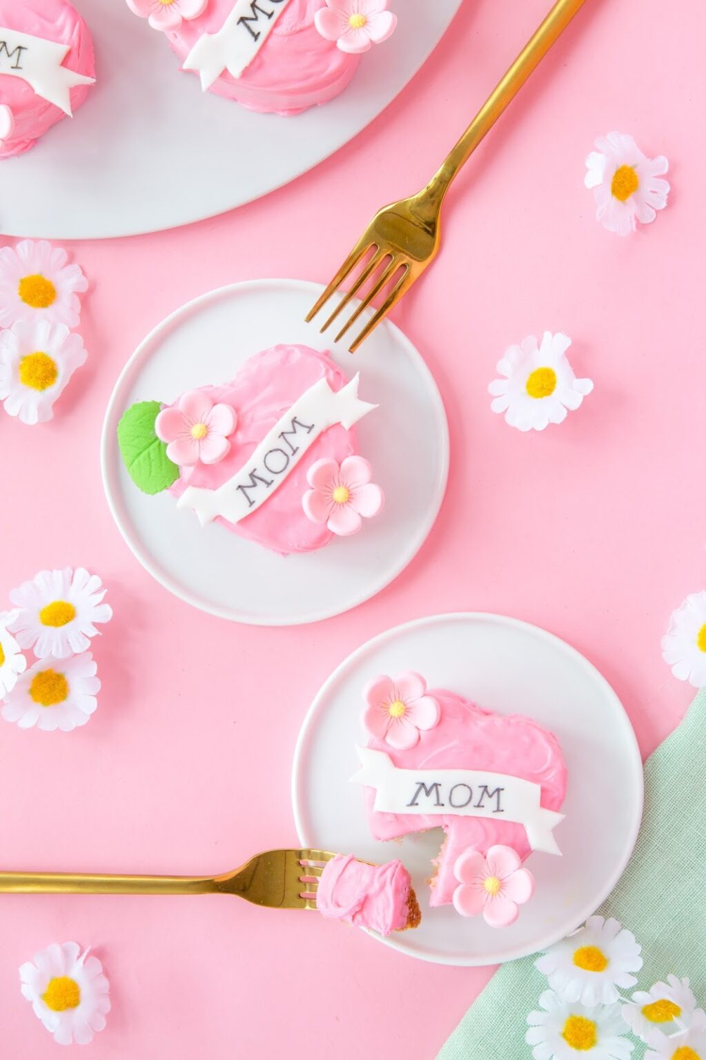 “I Heart Mom” Tattoo Mini Cakes For Mother’s Day – Aww Sam