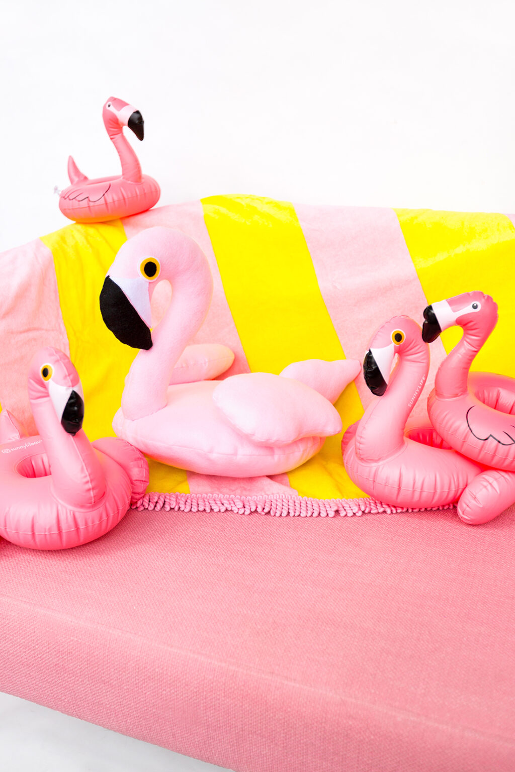 DIY Flamingo Pool Float Pillow – Aww Sam