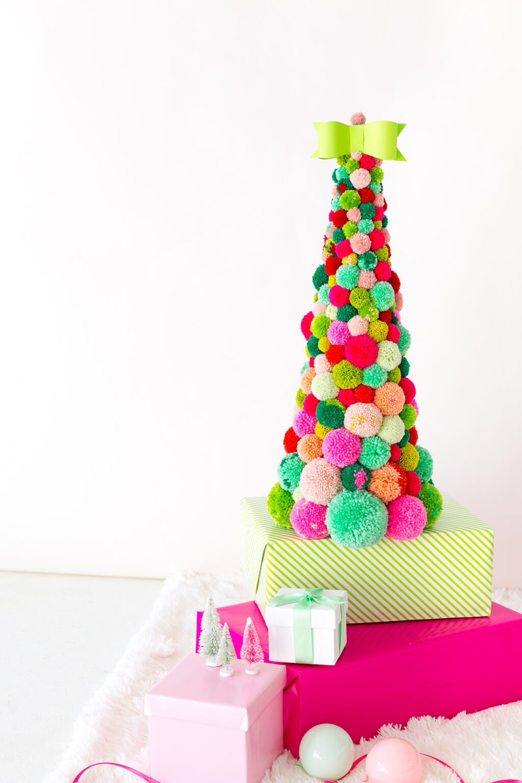 DIY Pom Pom Christmas Tree – Aww Sam