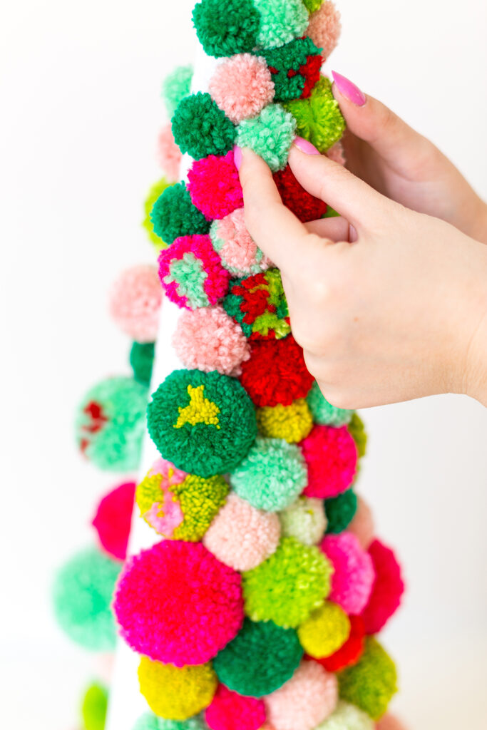 DIY Pom Pom Christmas Tree – Aww Sam